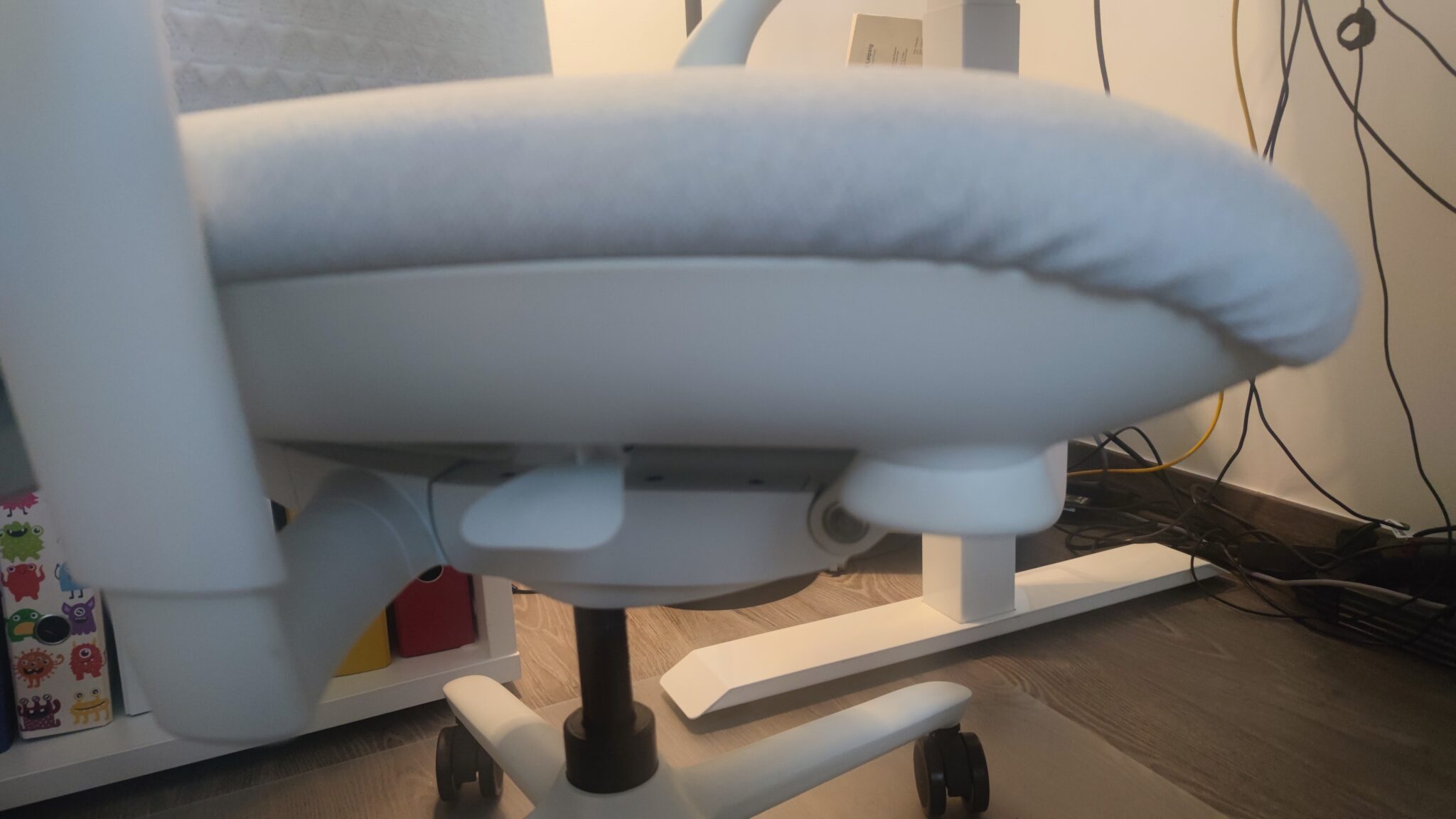 Bürostuhl FlexiSpot BS13 mit Rückenunterstützung im Test - freitest.de