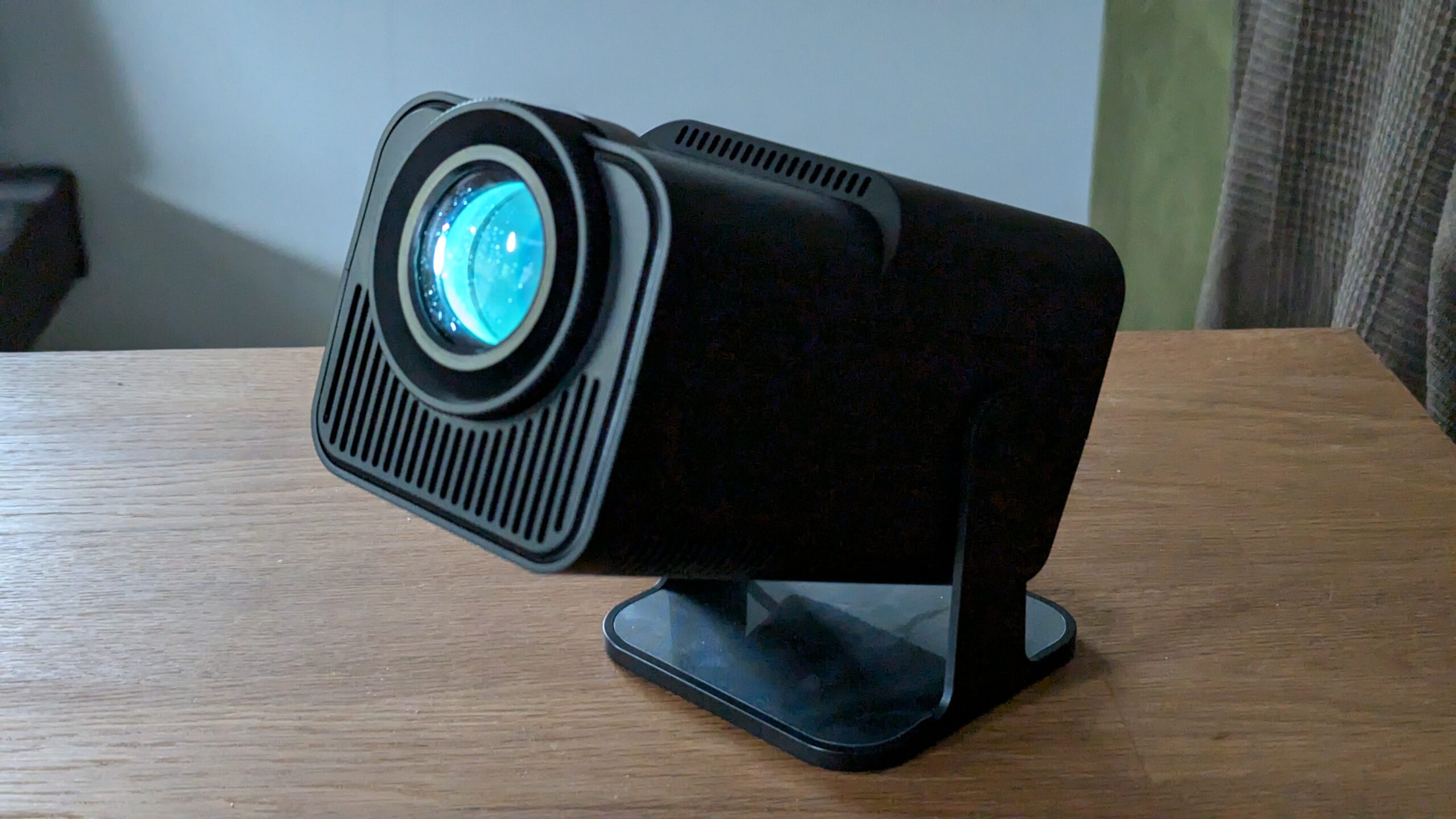 Mini-Beamer Eroshoo HY320 mit Android für 100 € - freitest.de